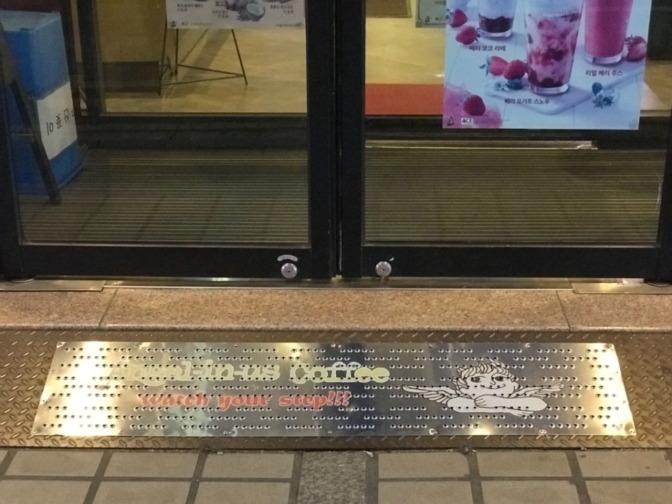미끄러운 체크 철판 위에도 미끄럼 방지 발판 별파니를 부착하세요눈에도 비에도 미끄럽지 않습니다경사로 발판플레이트 발판
